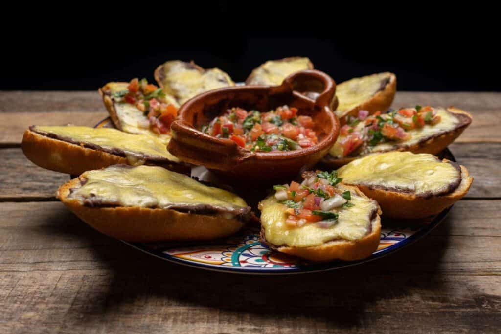 Mollete - Comida Mexicana